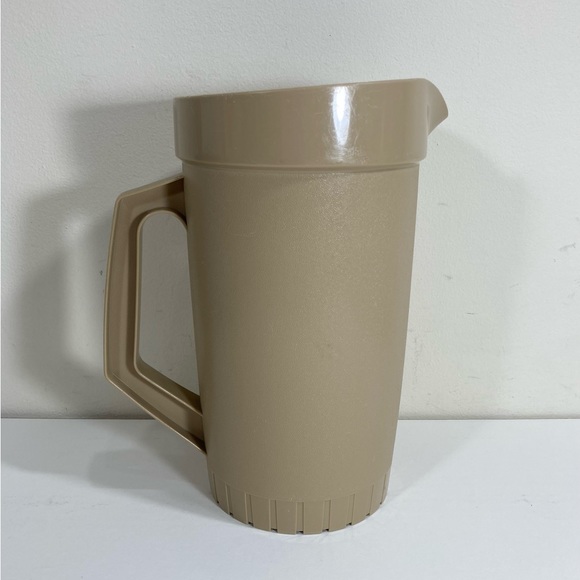 Tupperware | Kitchen | Tupperware Vintage 2 Quart Pitcher Almond Tan No ...